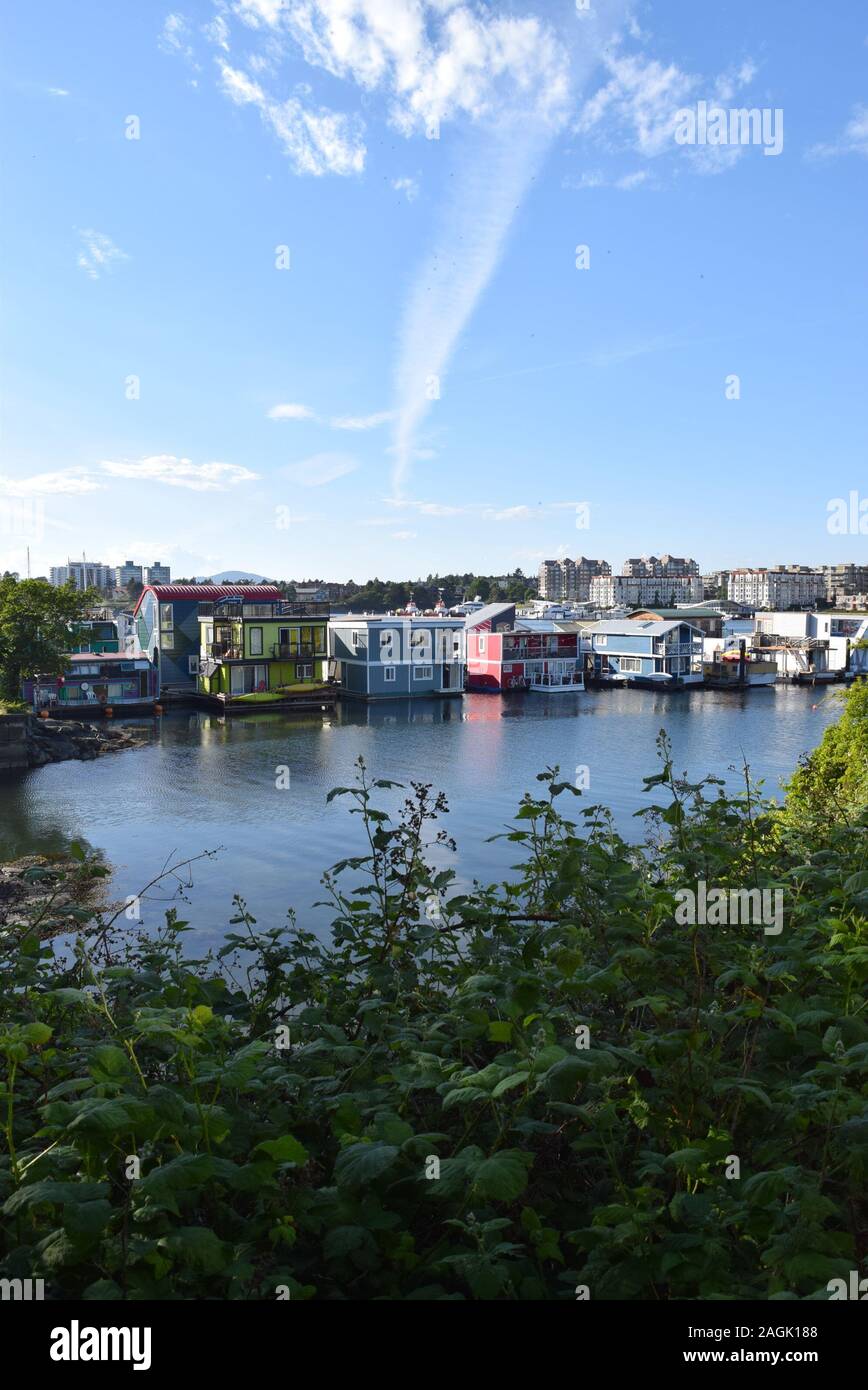 Victoria house boats hi-res stock photography and images - Alamy