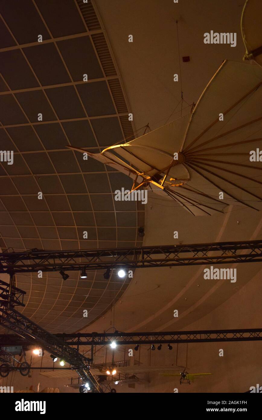 Flying machine by leonardo da vinci hi-res stock photography and images ...