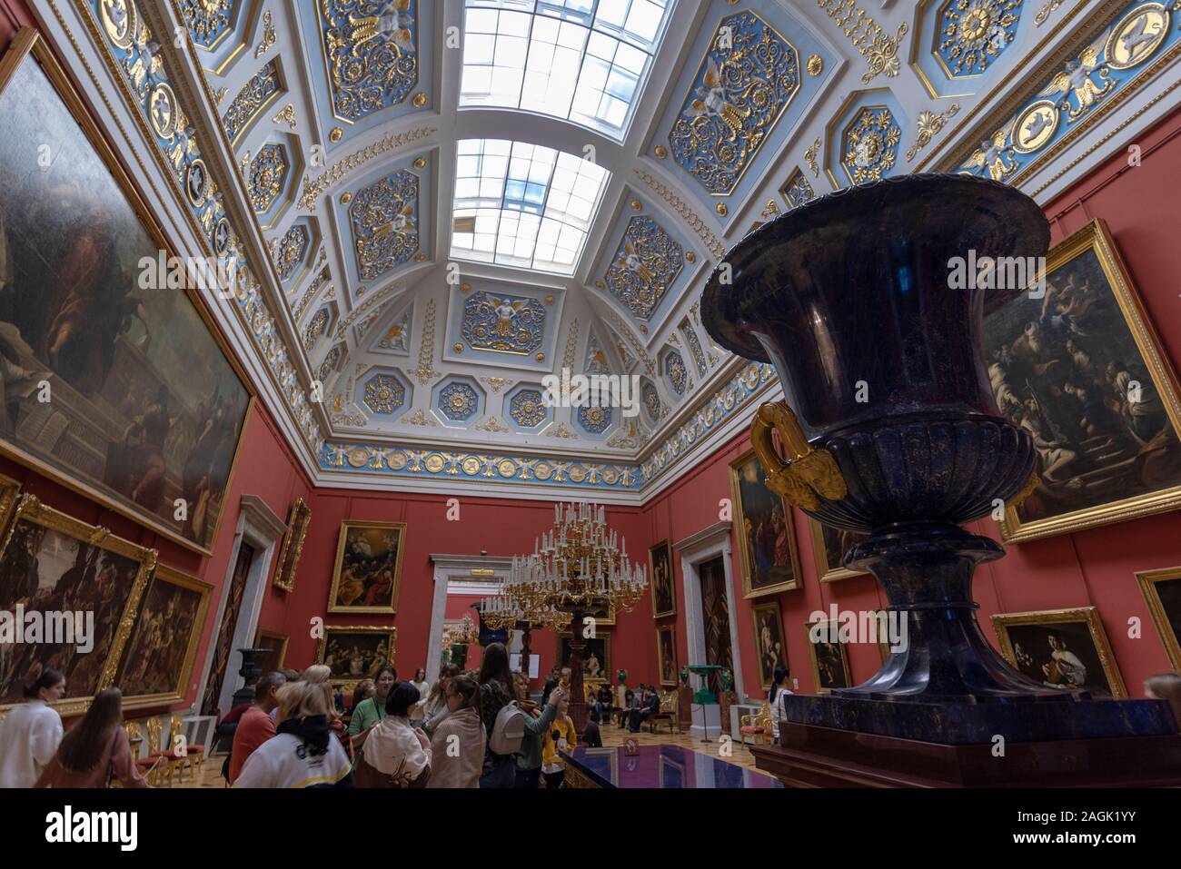 Inside interior of the Hermitage russian state museum. Amazing room ...