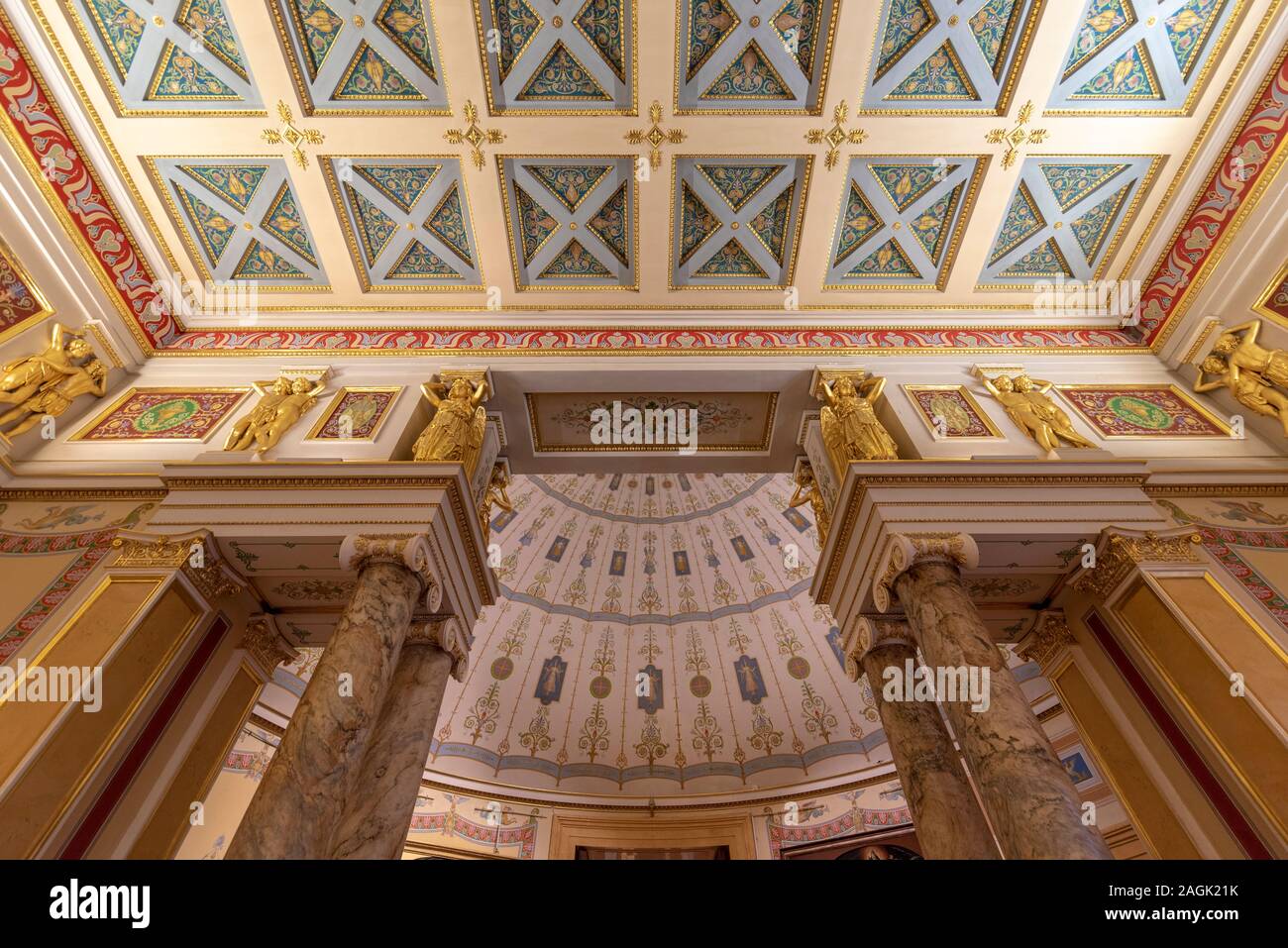 Inside interior of the Hermitage russian state museum. Amazing room ...