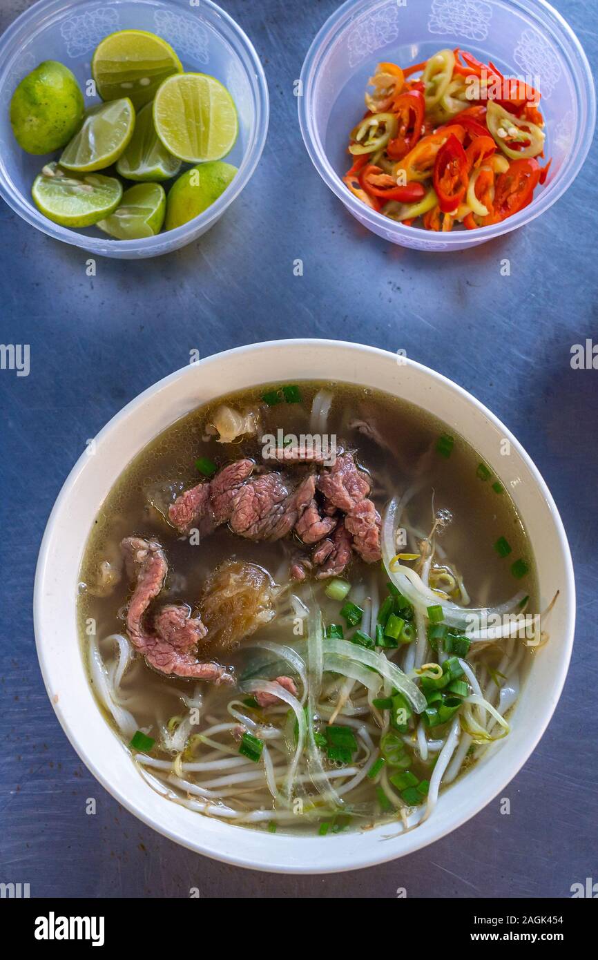 Bowl of Vietnamese Pho beef noodles soup at food vendor Stock Photo - Alamy