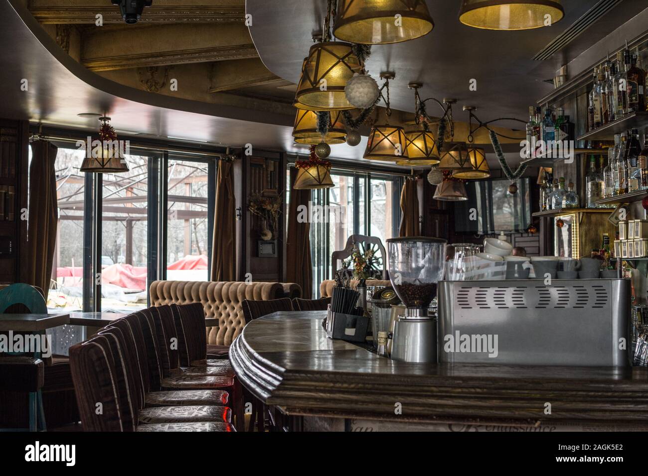 Vintage bar interior hi-res stock photography and images - Alamy