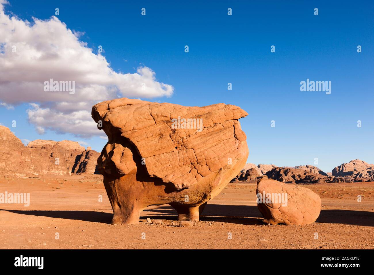 Wadi Rum, Hen and chick rock, chicken rock, by natural erosion, Jordan ...