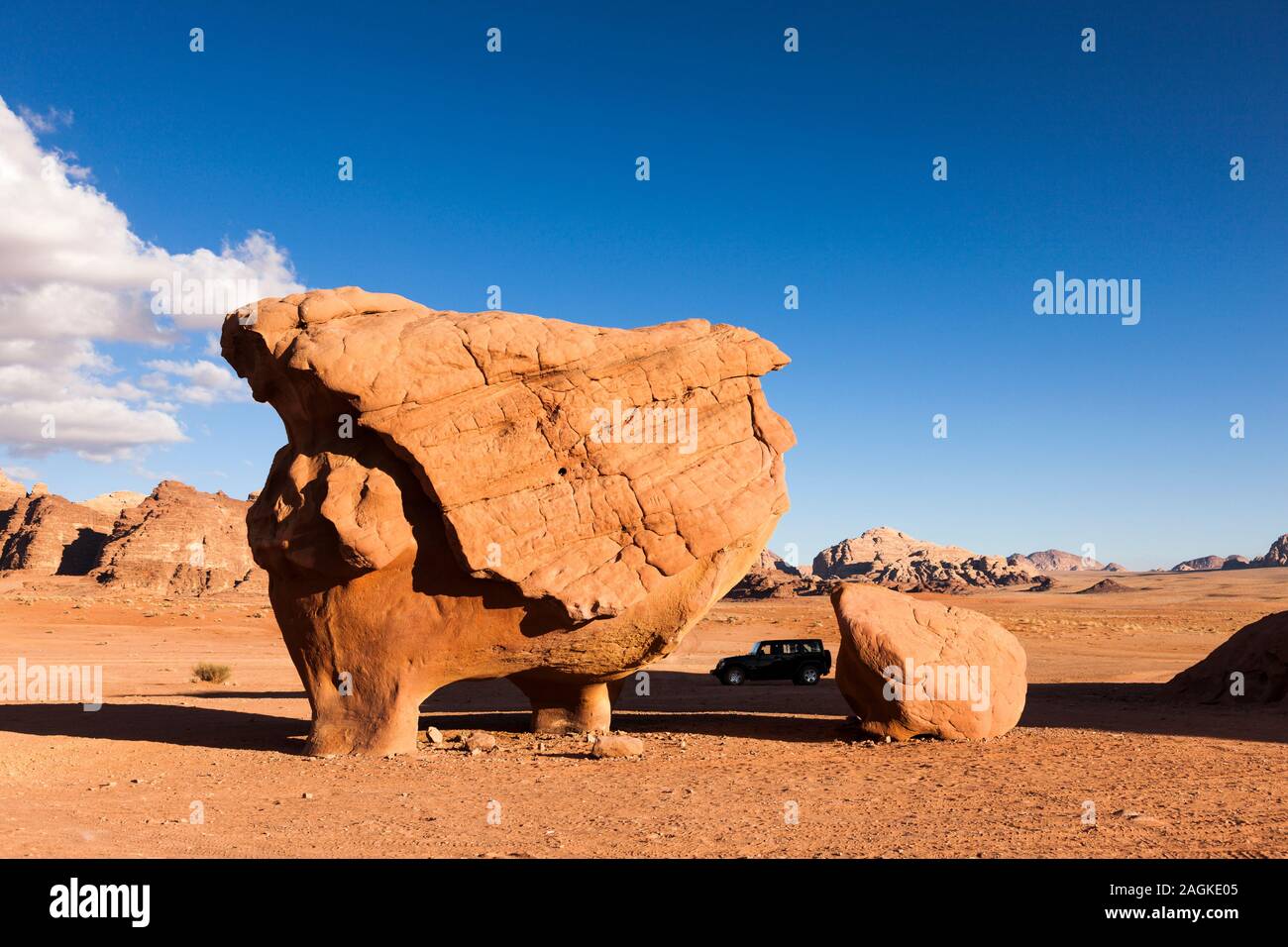 Wadi Rum, Hen and chick rock, chicken rock, by natural erosion, Jordan ...