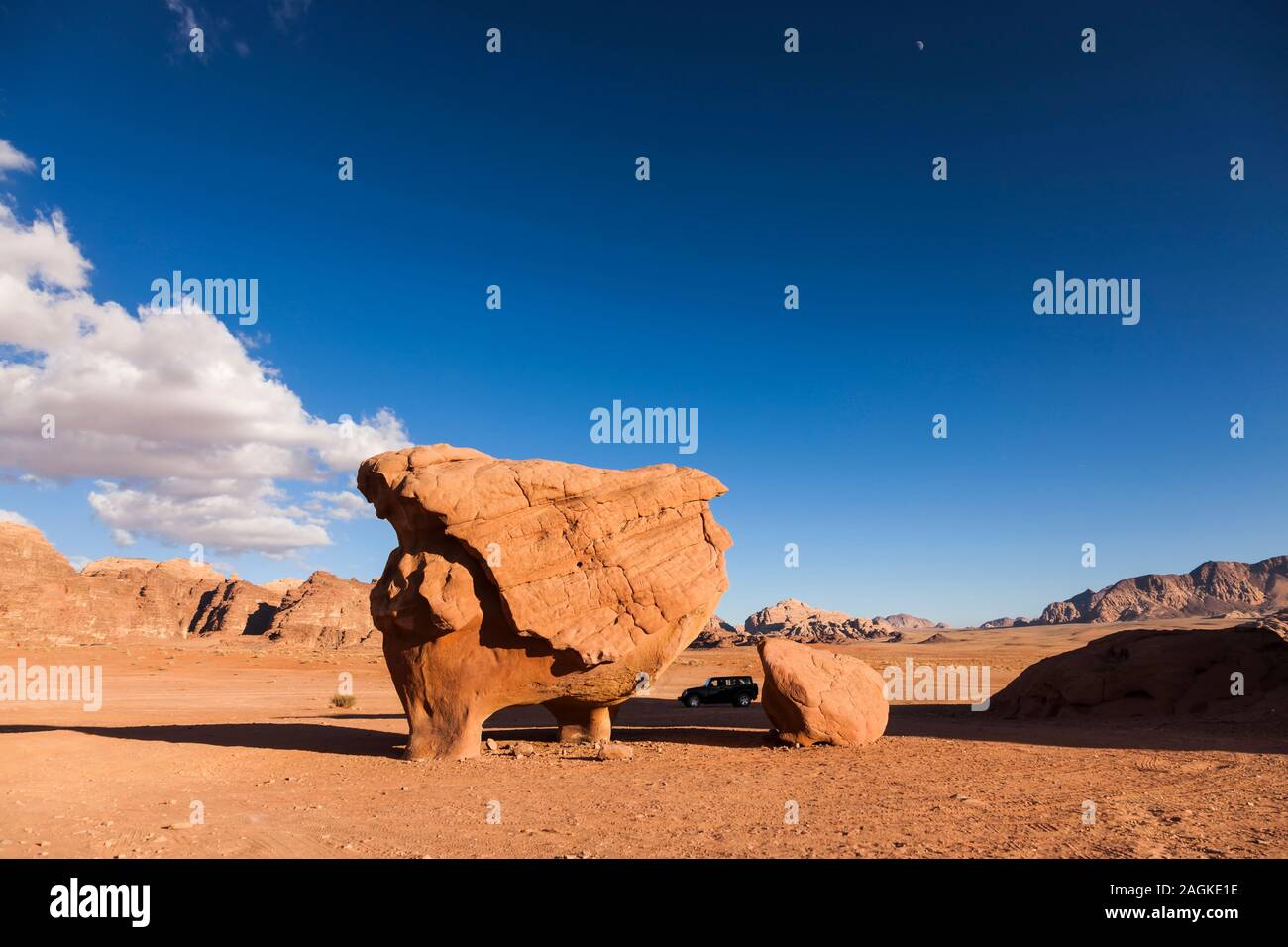 Wadi Rum, Hen and chick rock, chicken rock, by natural erosion, Jordan ...