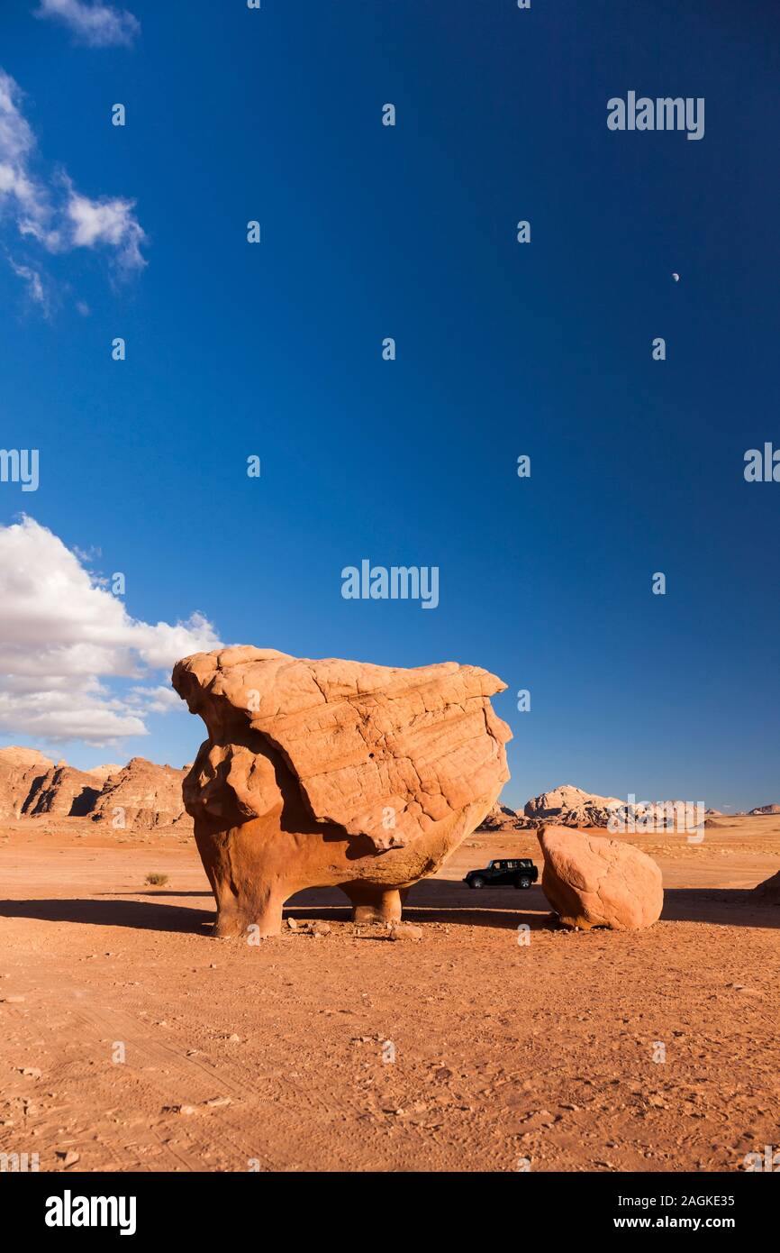 Wadi Rum, Hen and chick rock, chicken rock, by natural erosion, Jordan ...