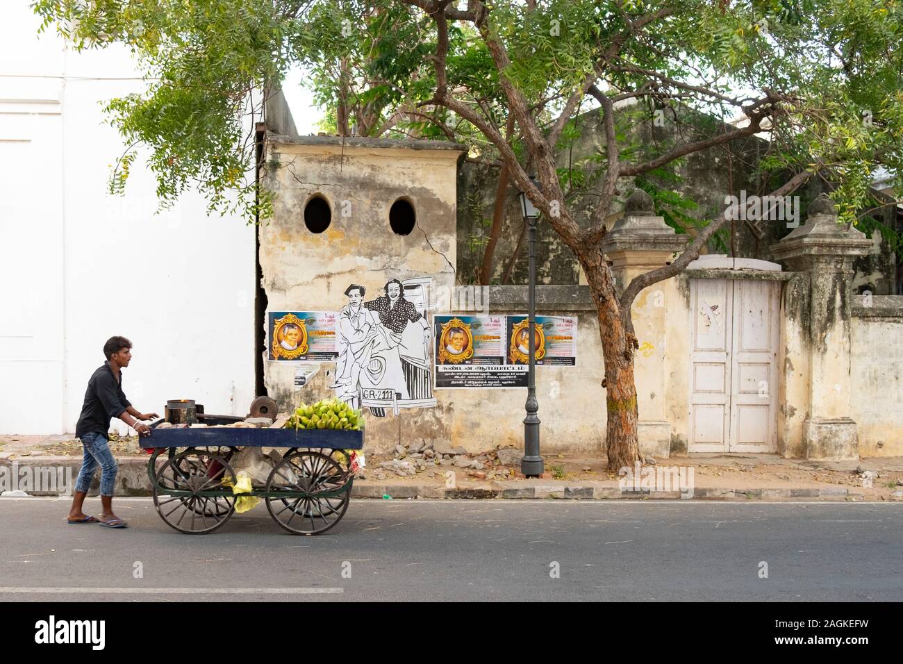 India street food cart hi-res stock photography and images - Alamy
