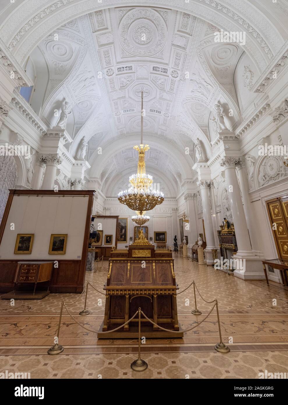 Inside interior of the Hermitage russian state museum. Amazing room ...