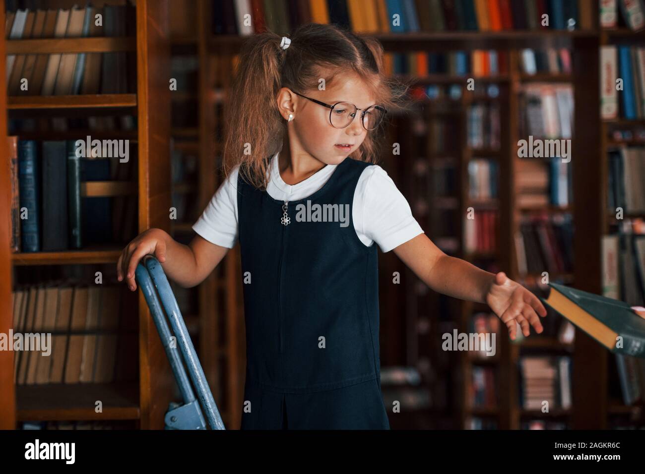 Girl on library ladder hi-res stock photography and images - Alamy