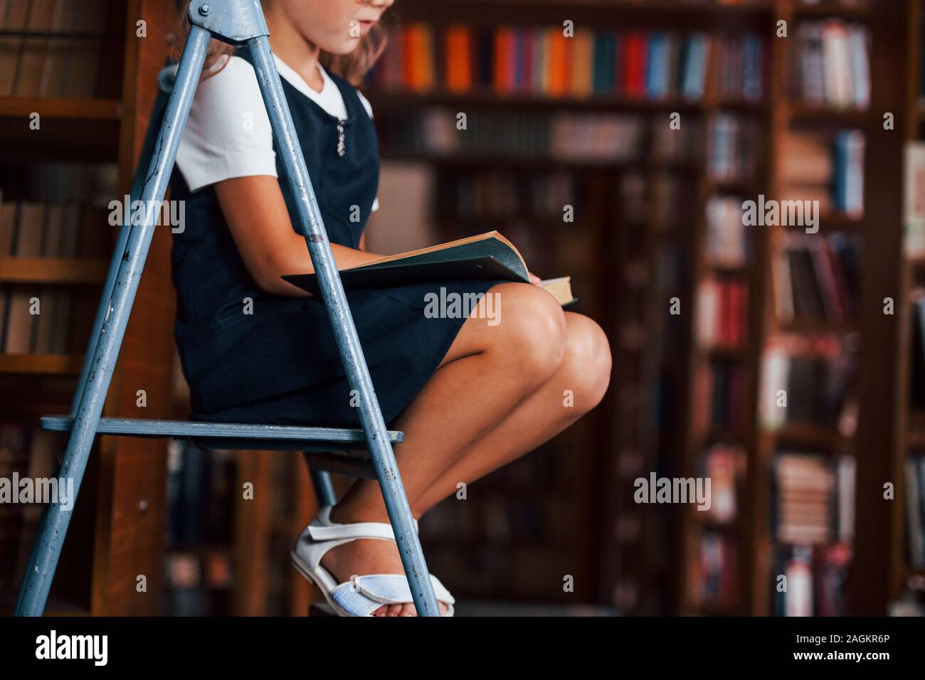 Girl on library ladder hi-res stock photography and images - Alamy