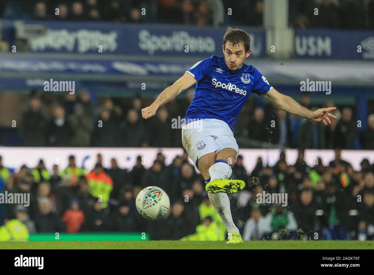 Leighton baines of everton hi-res stock photography and images - Alamy
