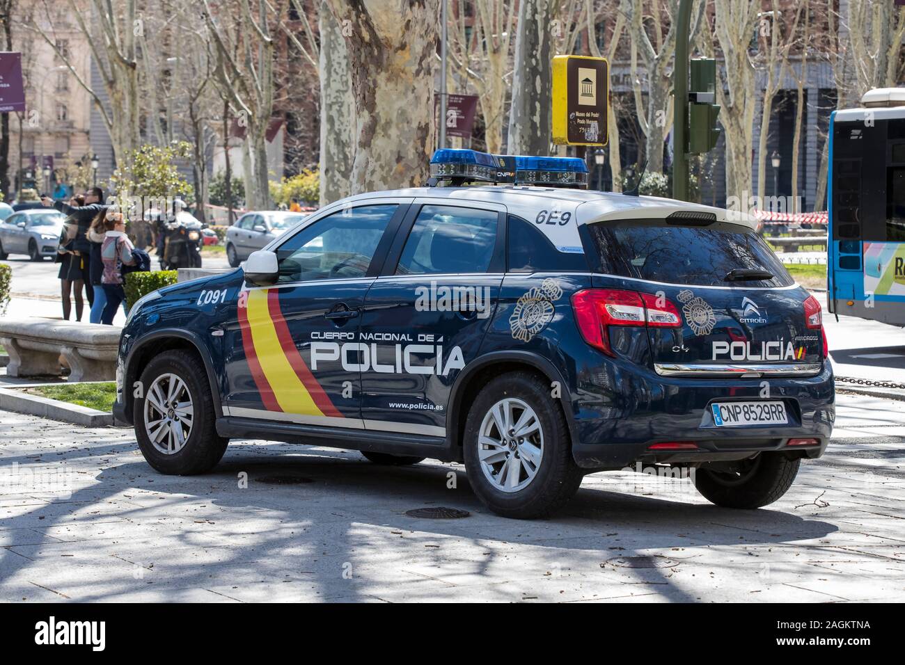 Mounted police royal palace madrid hi-res stock photography and images ...