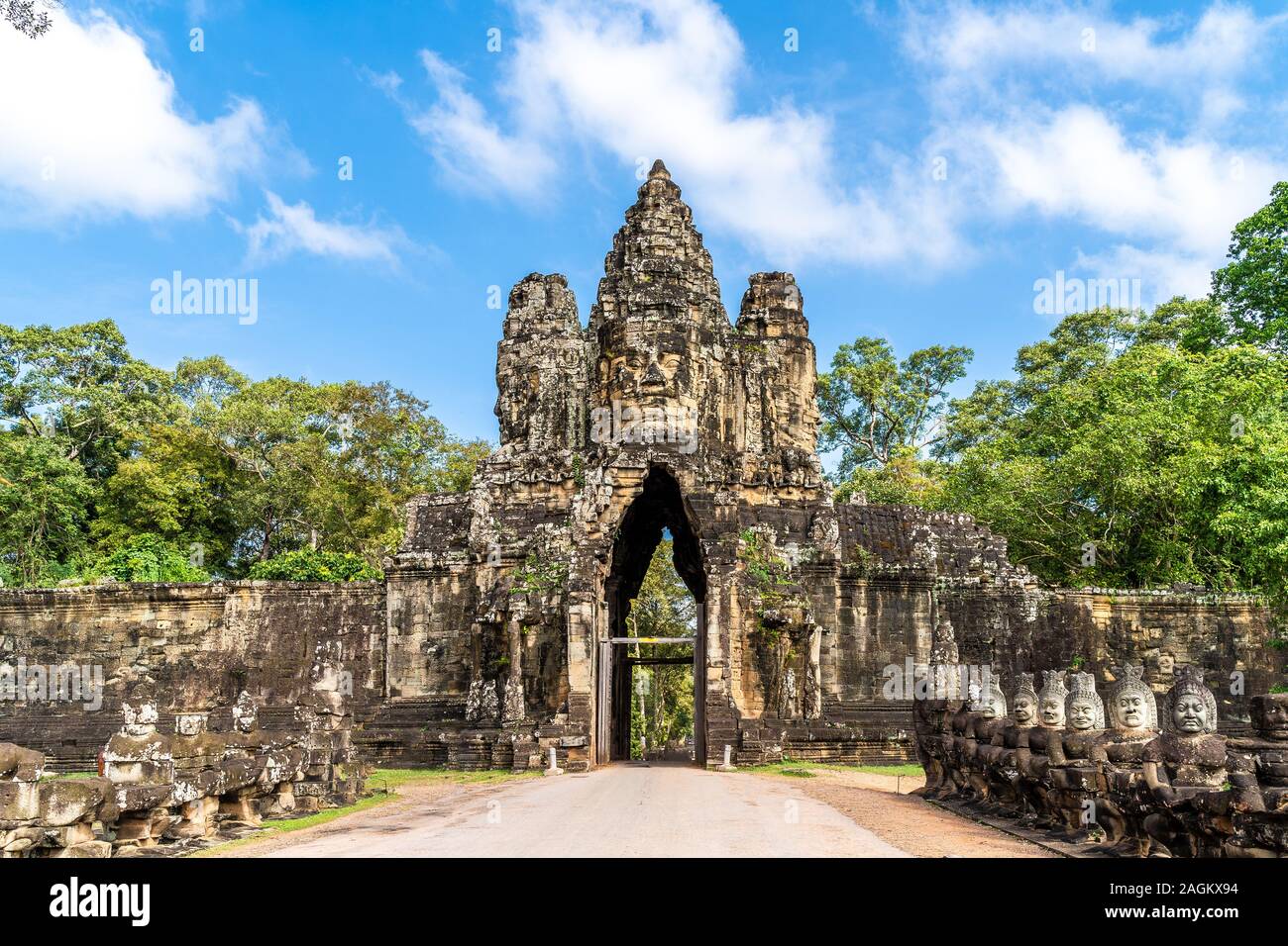 West gate angkor thom hi-res stock photography and images - Alamy