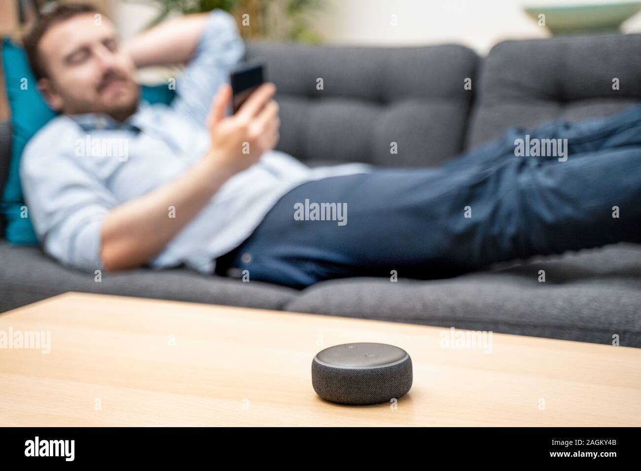 Virtual assistant hi-res stock photography and images - Alamy