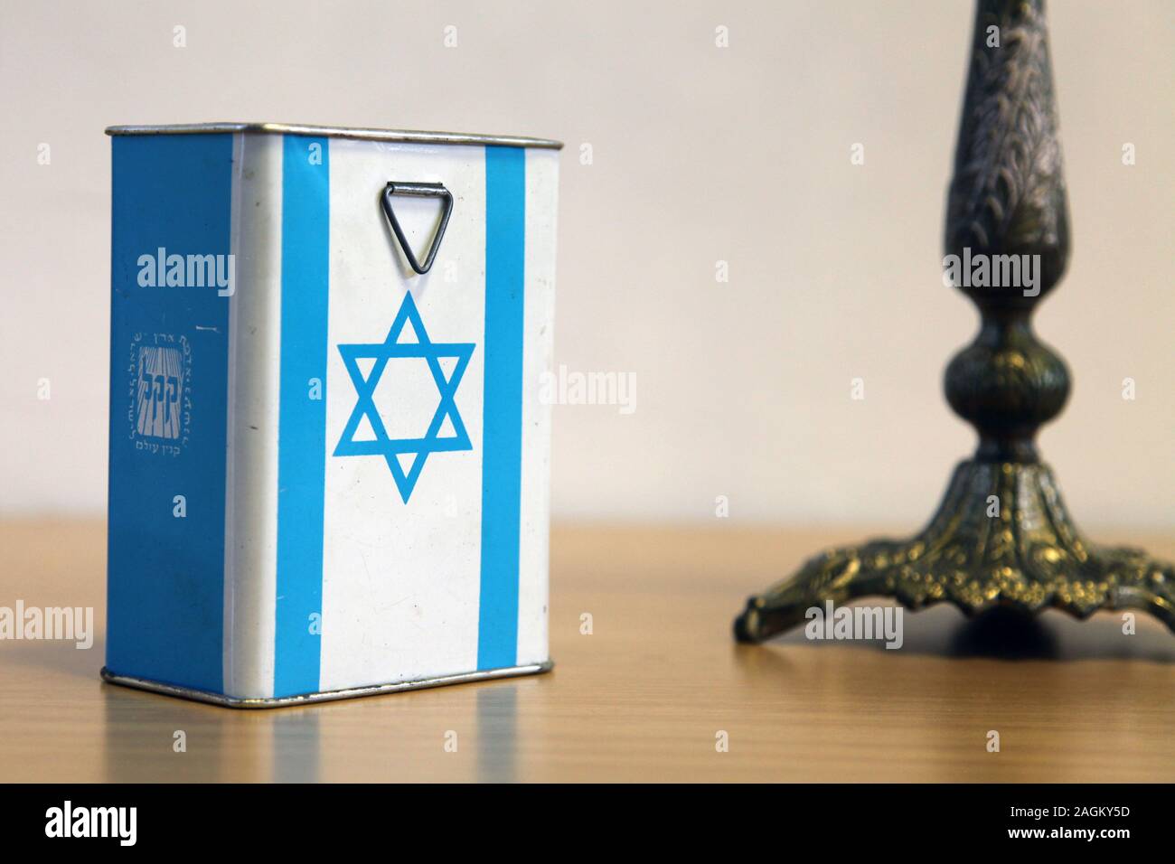 Jewish tin hi-res stock photography and images - Alamy