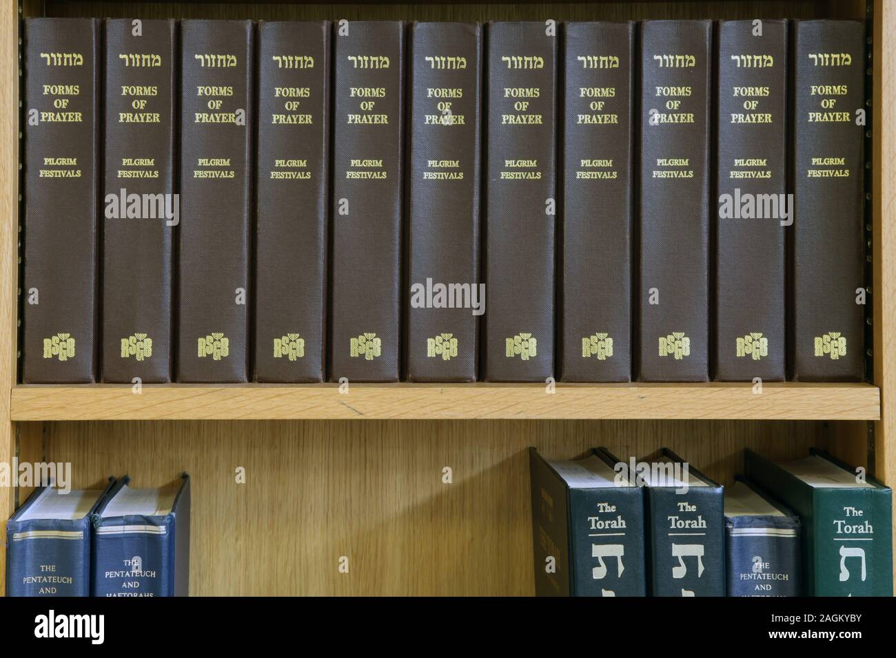 Row Of Books On Shelf High Resolution Stock Photography and Images - Alamy