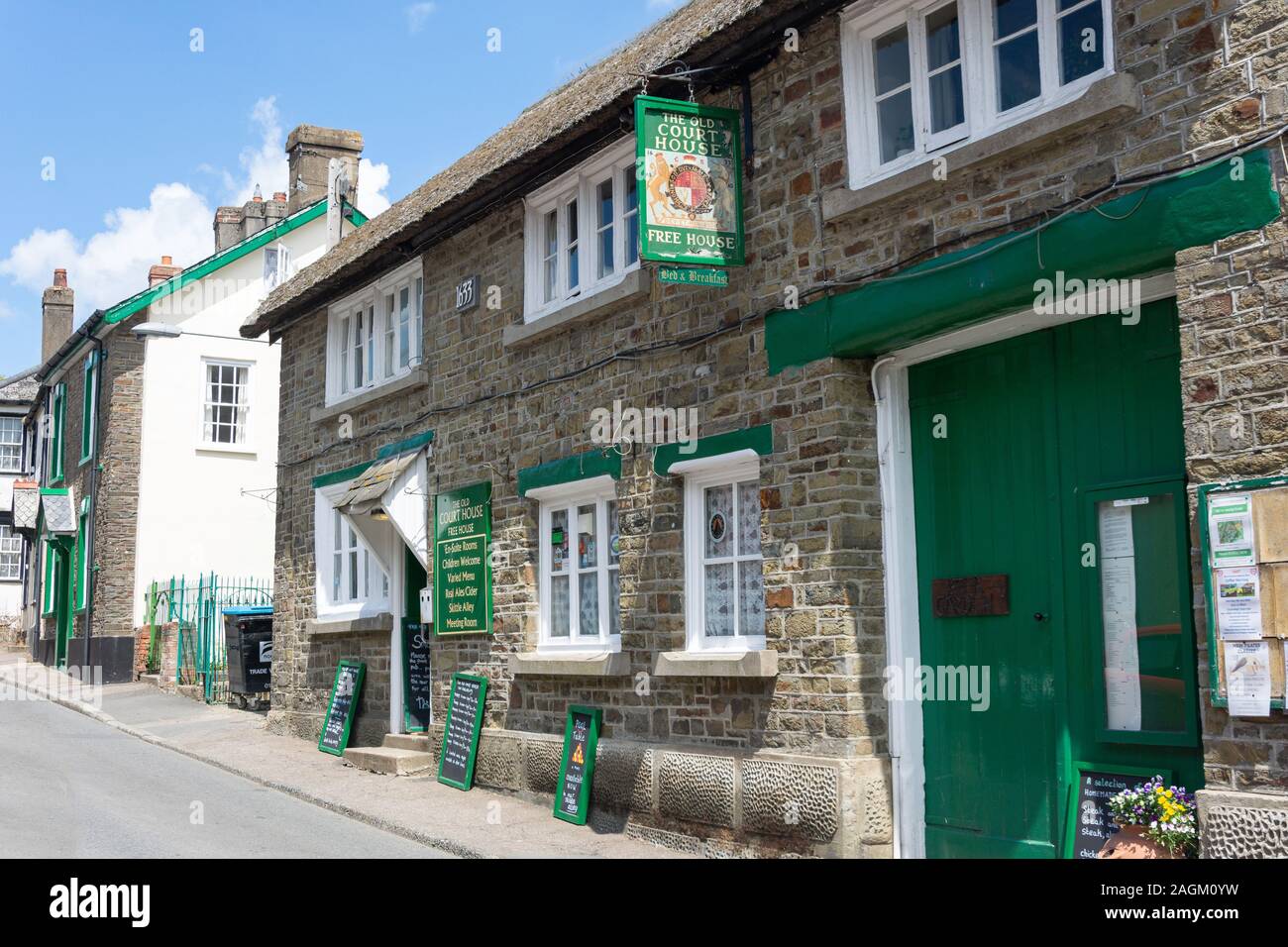 17th century The Old Court House Pub, Molton Street, Chulmleigh, Devon ...