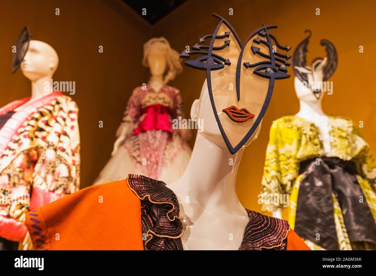 Zandra rhodes hi-res stock photography and images - Alamy