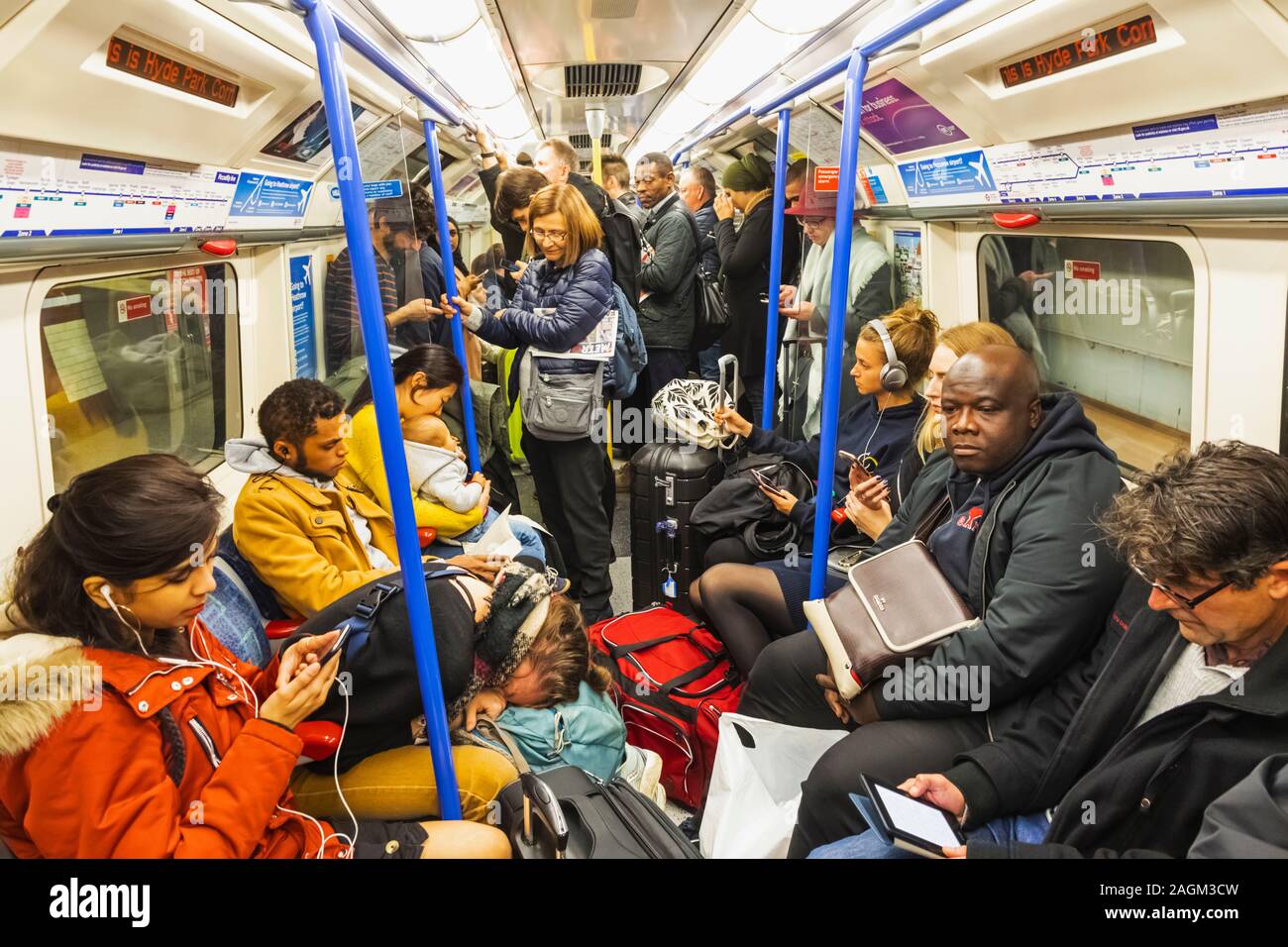 London underground piccadilly line hi-res stock photography and images ...