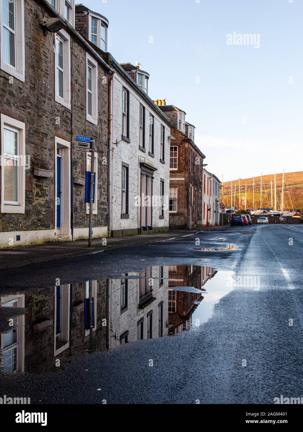 Scottish terrace houses hi-res stock photography and images - Alamy