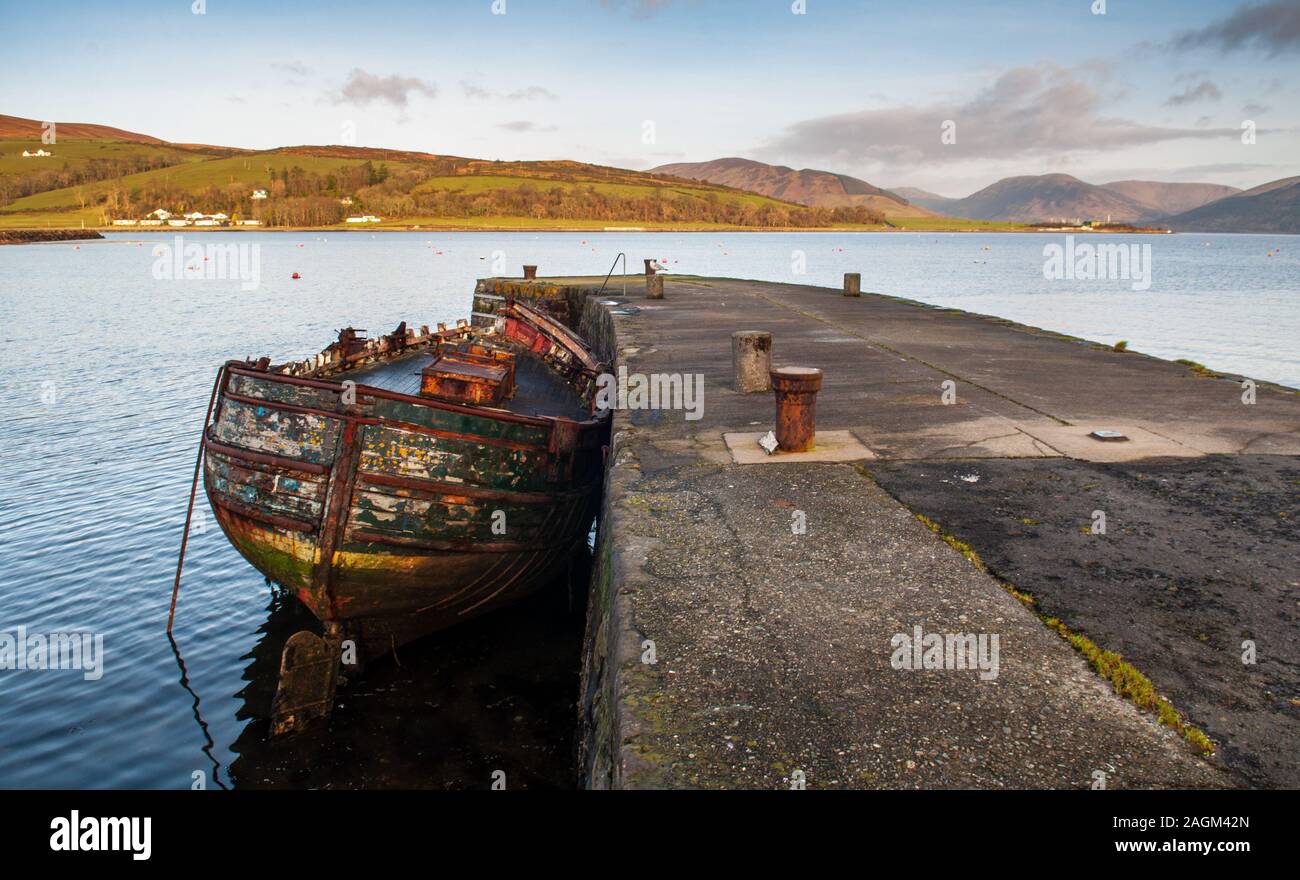 Small boat wreck hi-res stock photography and images - Alamy