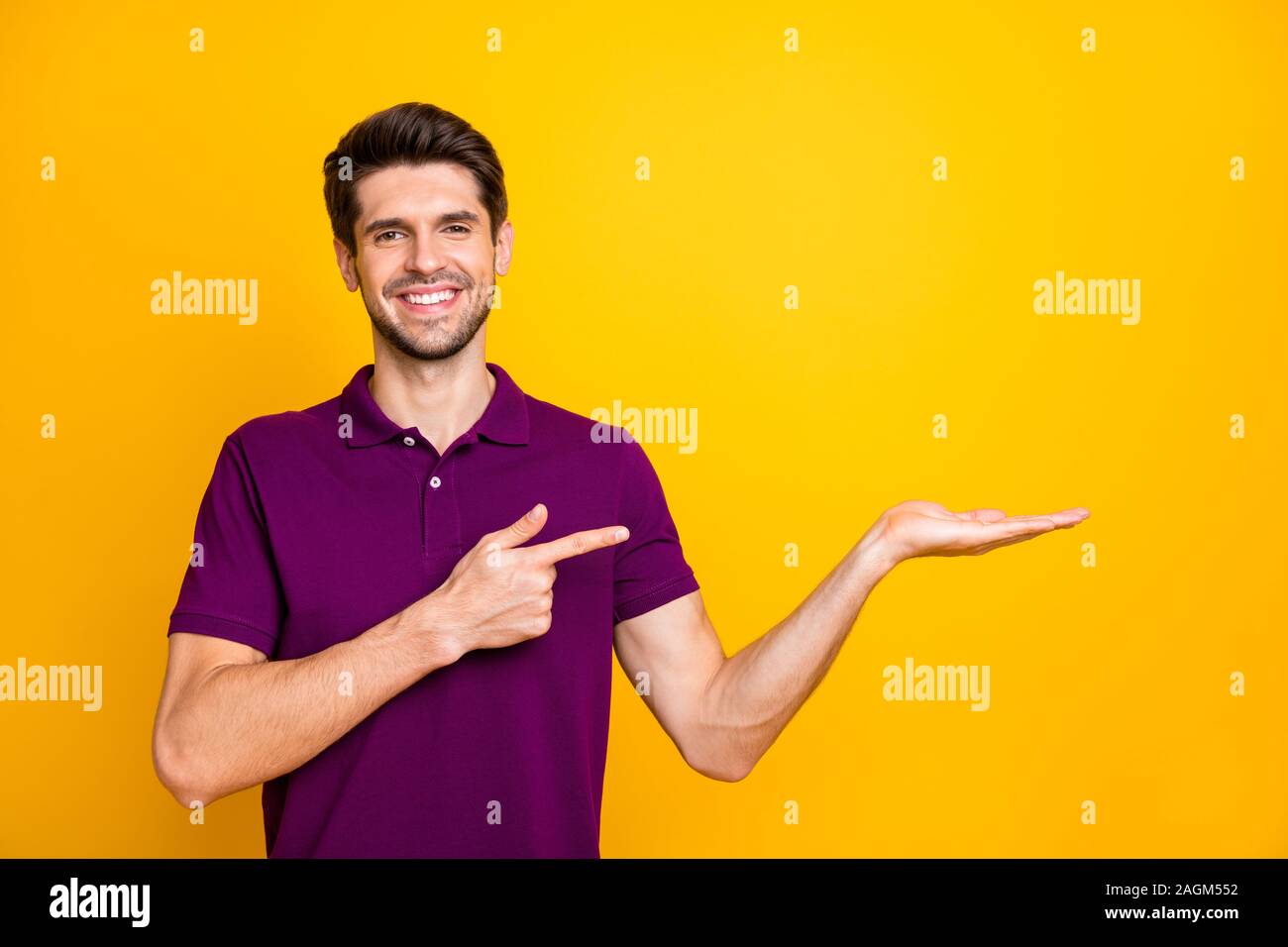 Portrait of his he nice attractive cheerful cheery glad guy wearing ...