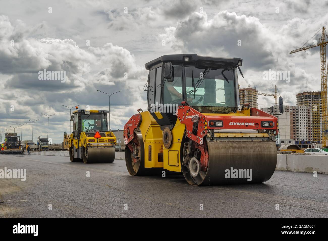 Road roller compressing sand to highway Stock Photo - Alamy