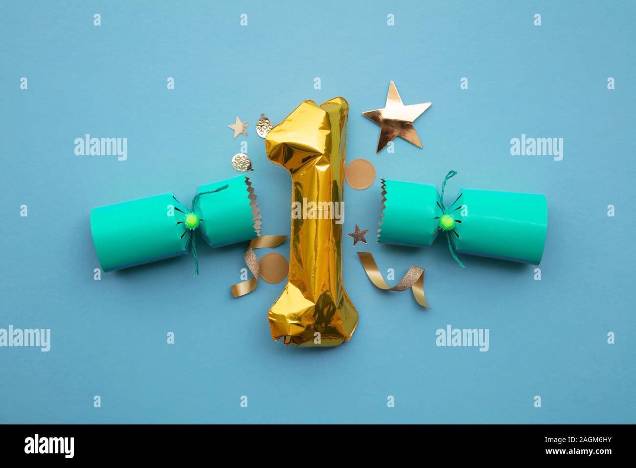 Christmas countdown. Gold number 1 with festive cristmas cracker ...