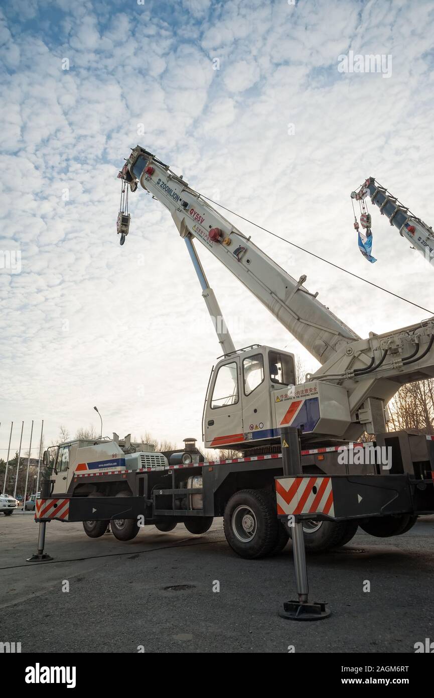 Mobile construction crane Stock Photo - Alamy