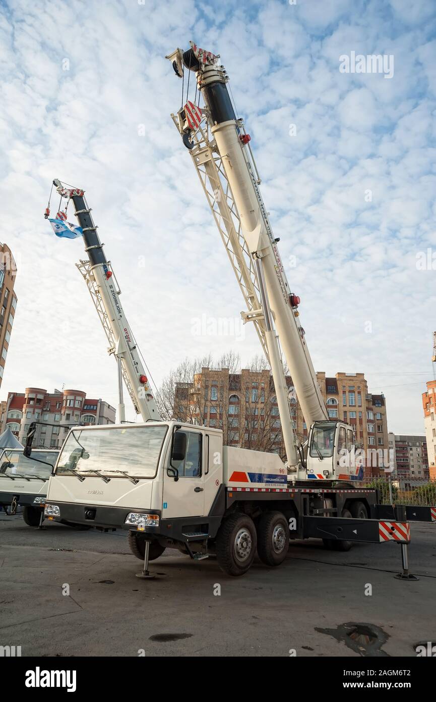 Mobile construction crane Stock Photo - Alamy