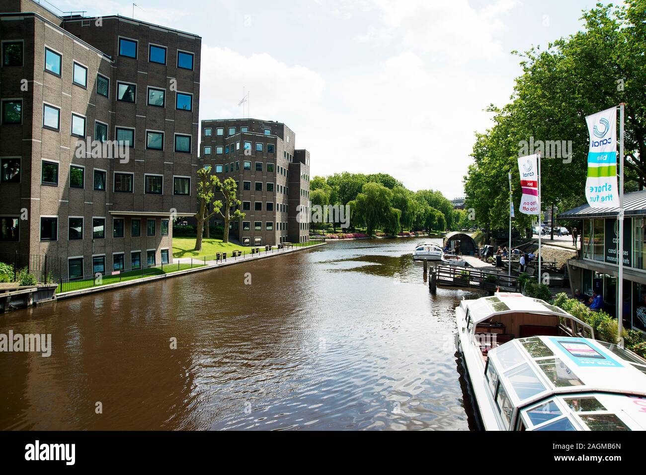 Amsterdam Canal with modern buildings Stock Photo - Alamy