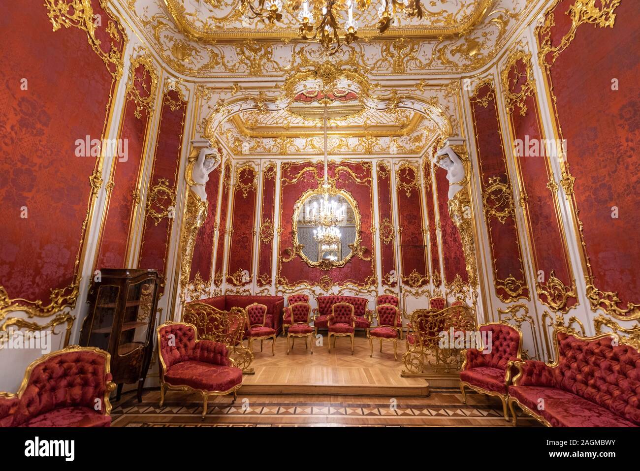 Inside interior of the Hermitage russian state museum. Amazing room ...