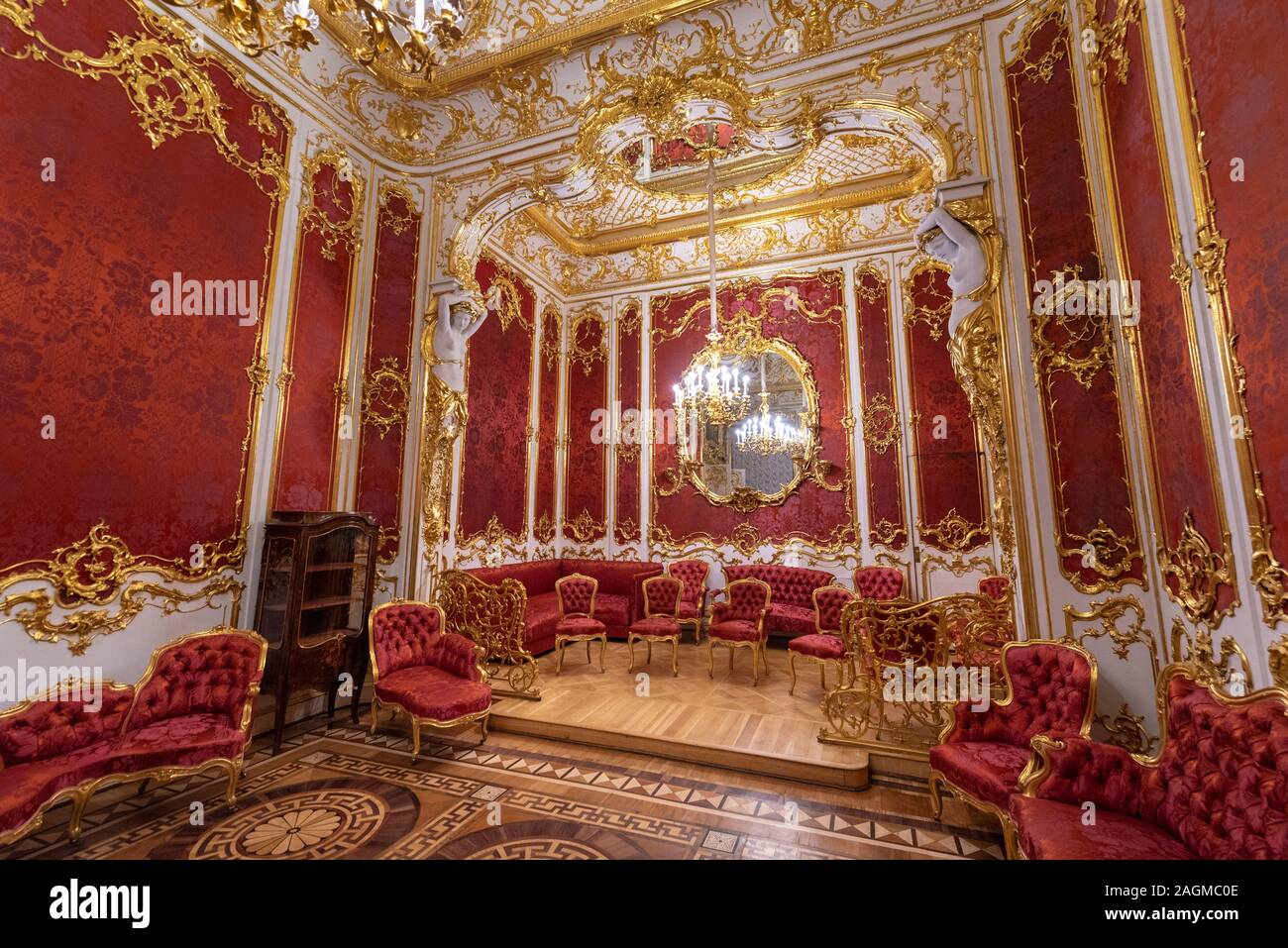 Inside interior of the Hermitage russian state museum. Amazing room ...