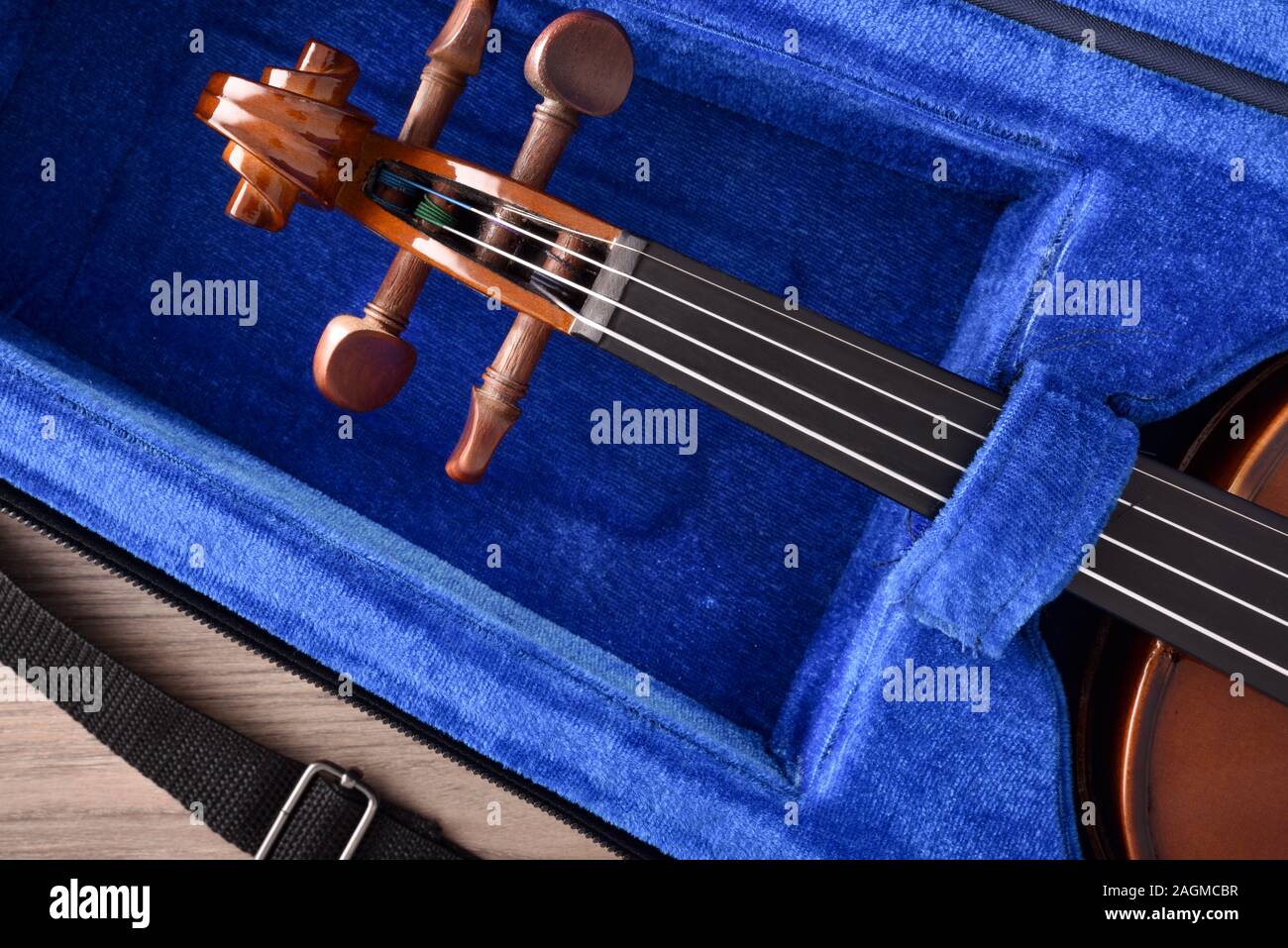 Student violin hi-res stock photography and images - Alamy