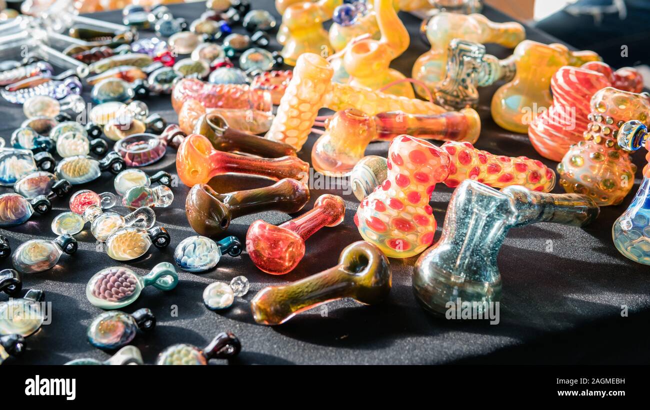 Marijuana pipe hi-res stock photography and images - Alamy