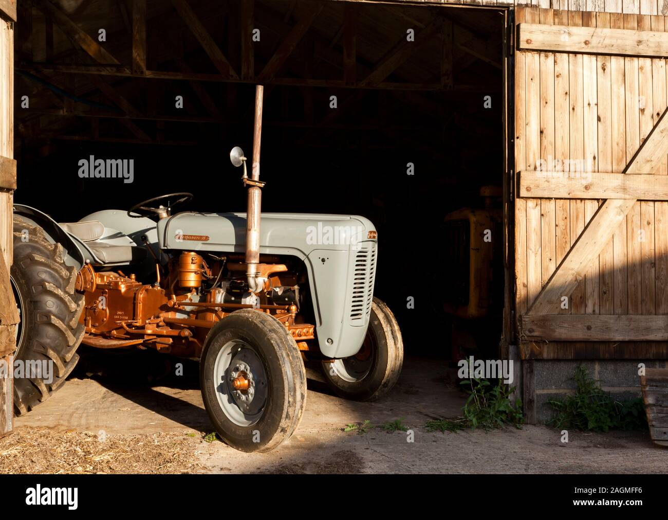 Tractor parked in barn hi-res stock photography and images - Alamy