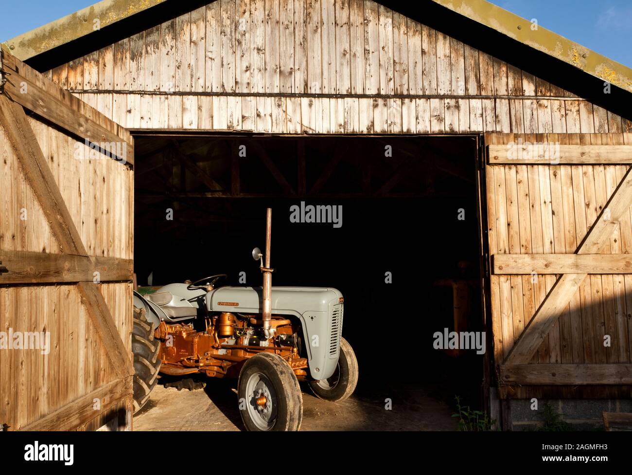 Tractor parked in barn hi-res stock photography and images - Alamy