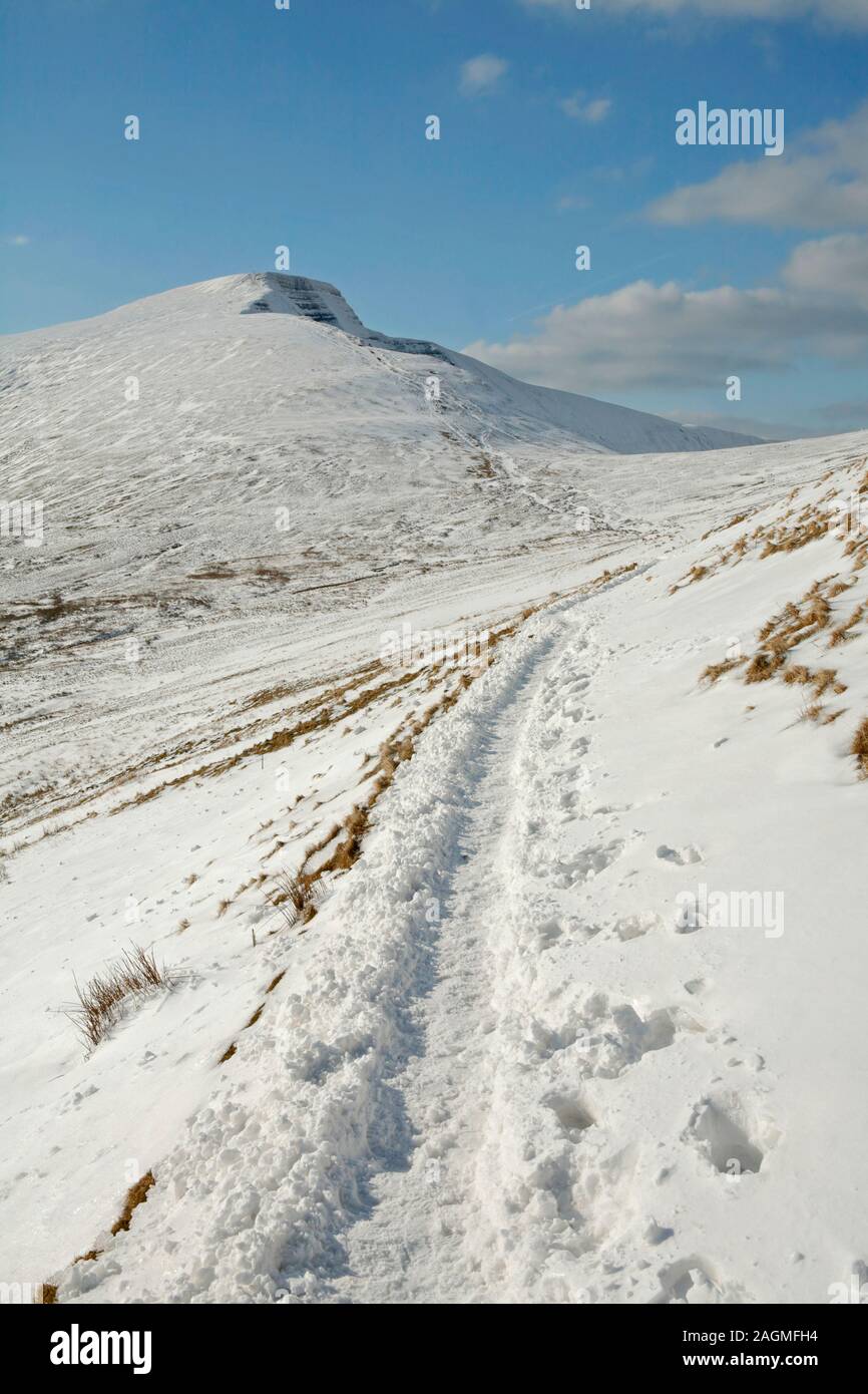 Snow on the Brecon Beacons. Welsh mountains in the Winter Stock Photo ...