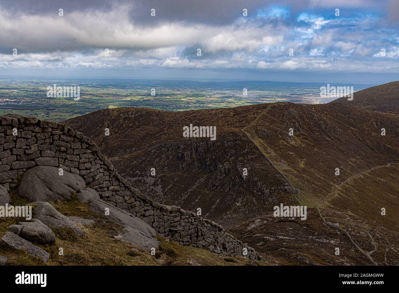 The Mourne Wall, Slieve Bearnagh North Tor, Mourne mountains, County ...