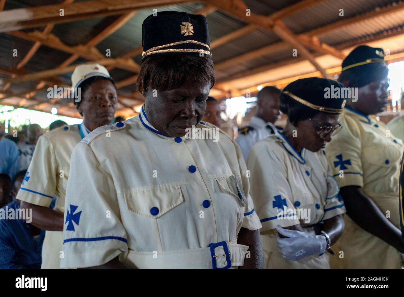 Soldier of the Salvation Army in prayer Stock Photo - Alamy
