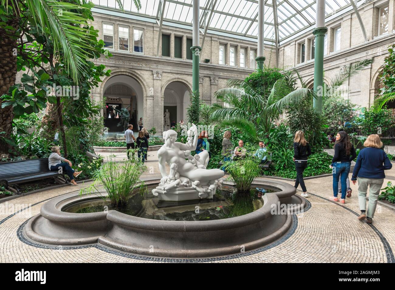 Glyptotek garden, view of the fountain at the centre of the Winter ...