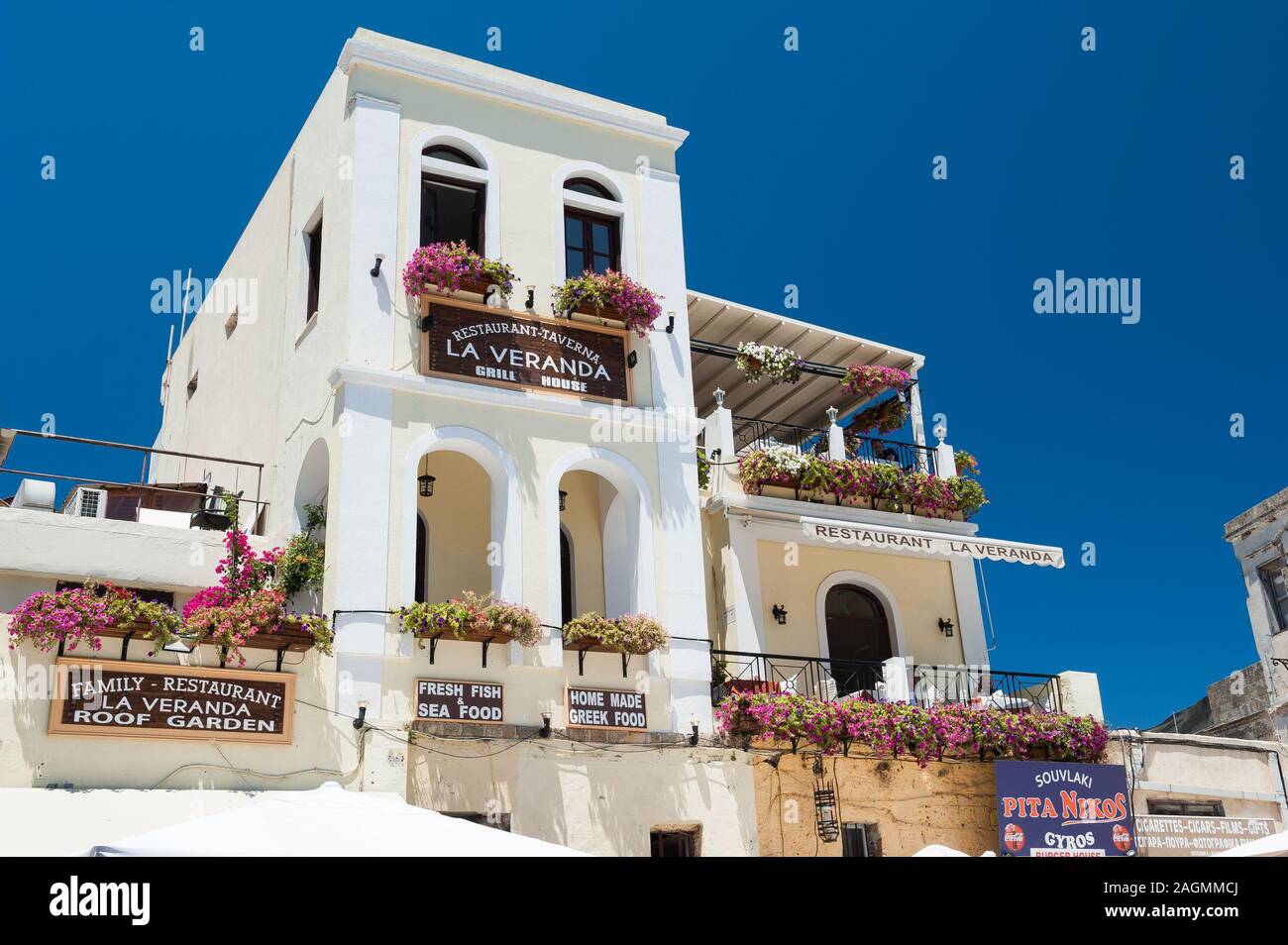 Veranda restaurant hi-res stock photography and images - Alamy