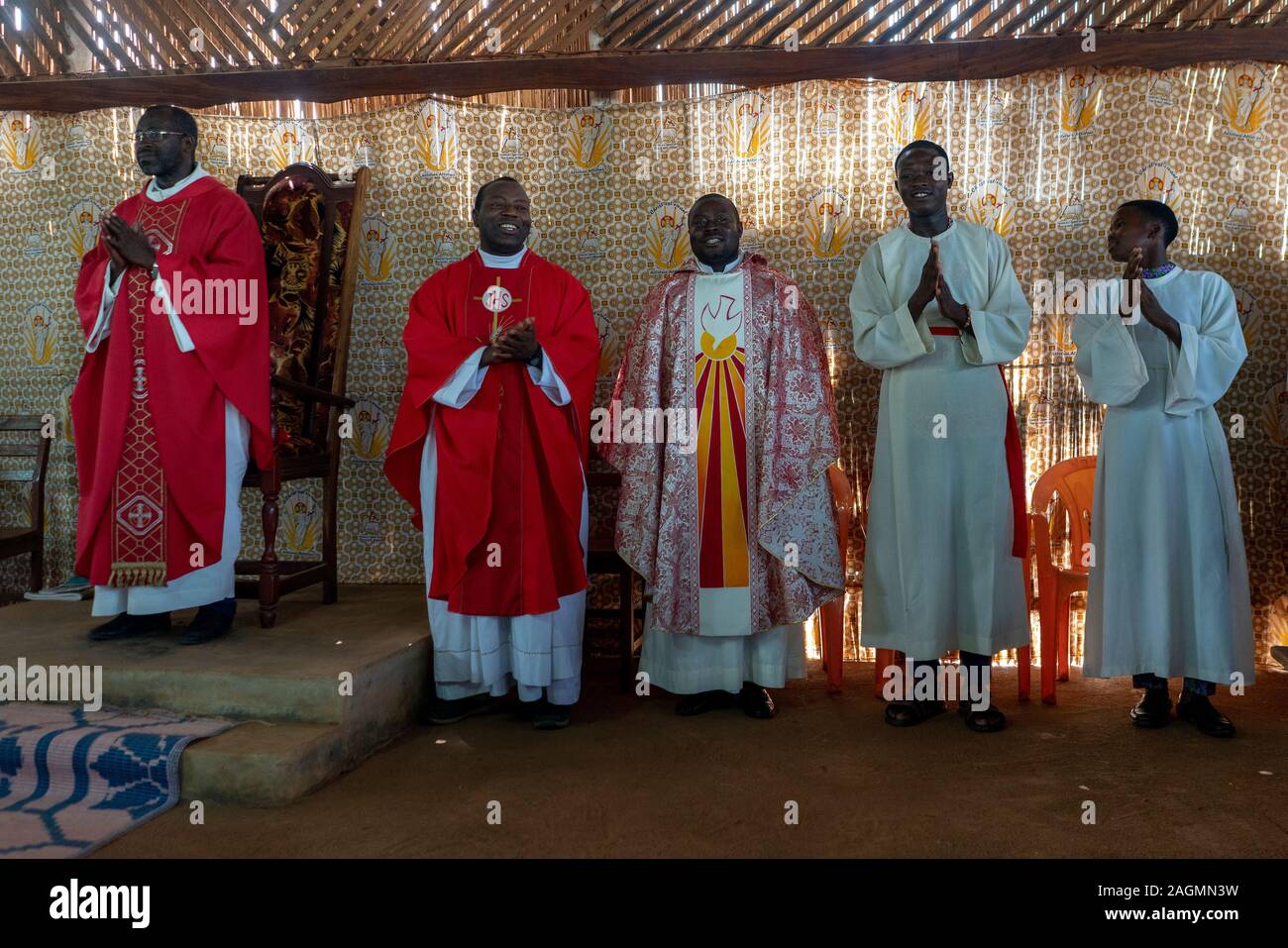 Catholic mass africa hi-res stock photography and images - Alamy