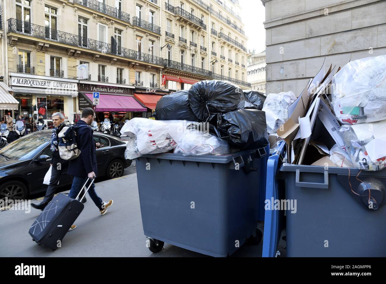 Garbage can on the side walk - Paris - France Stock Photo - Alamy