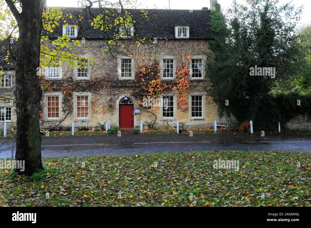 Fox and Hounds Inn, Exton village, Rutland County, England, UK Stock ...