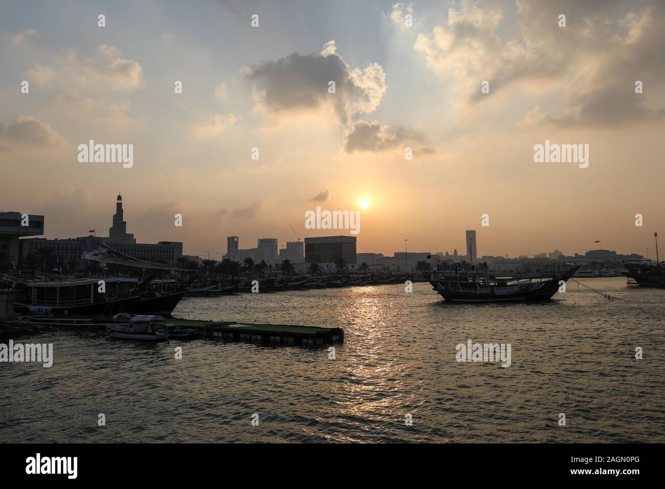 Medio oriente qatar hi-res stock photography and images - Alamy