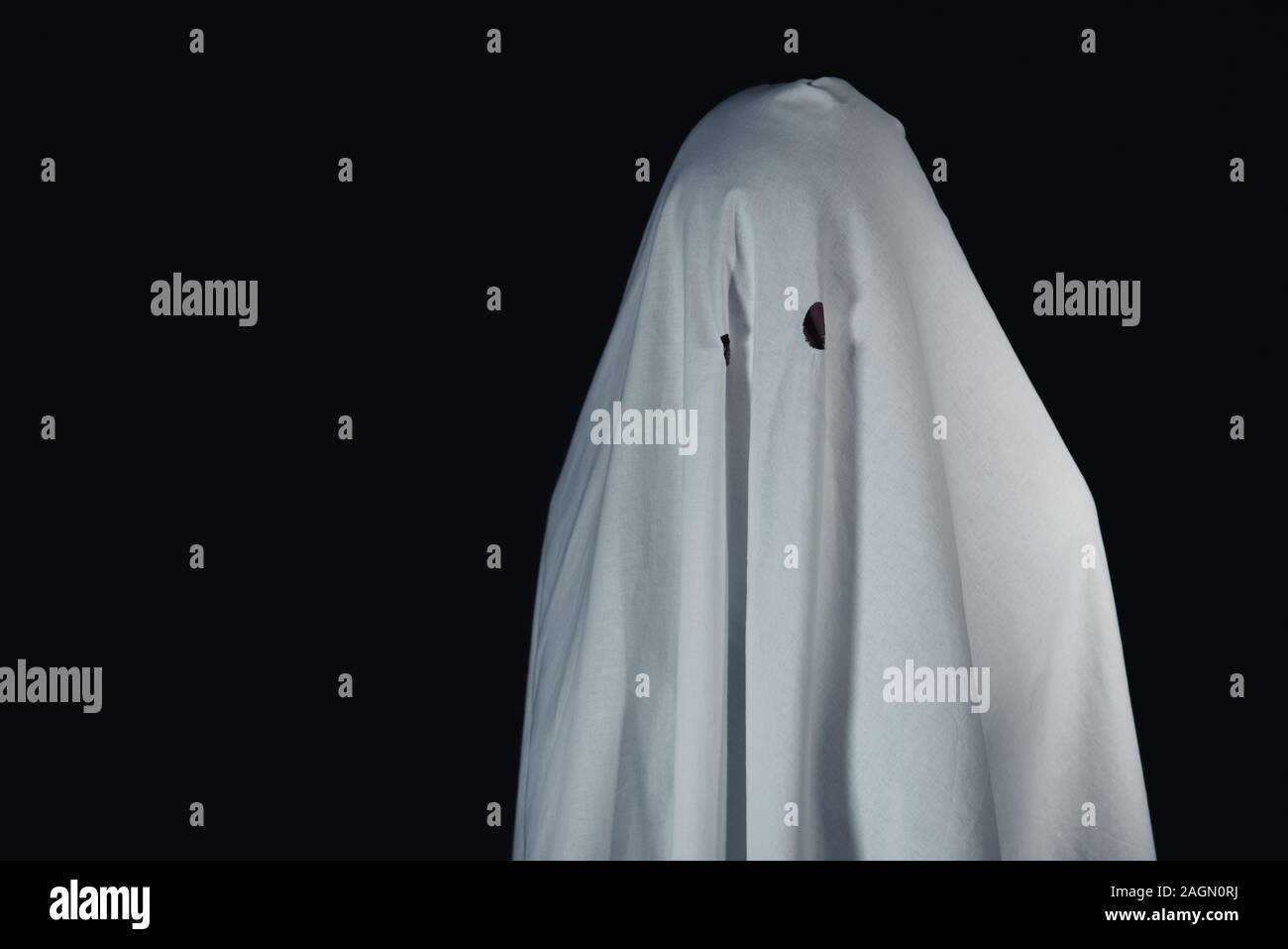 Bedsheet ghost hi-res stock photography and images - Alamy