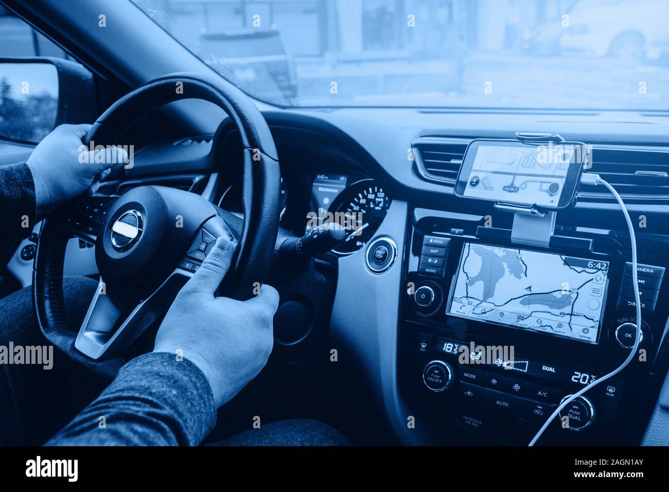 Classic car smart phone hi-res stock photography and images - Alamy