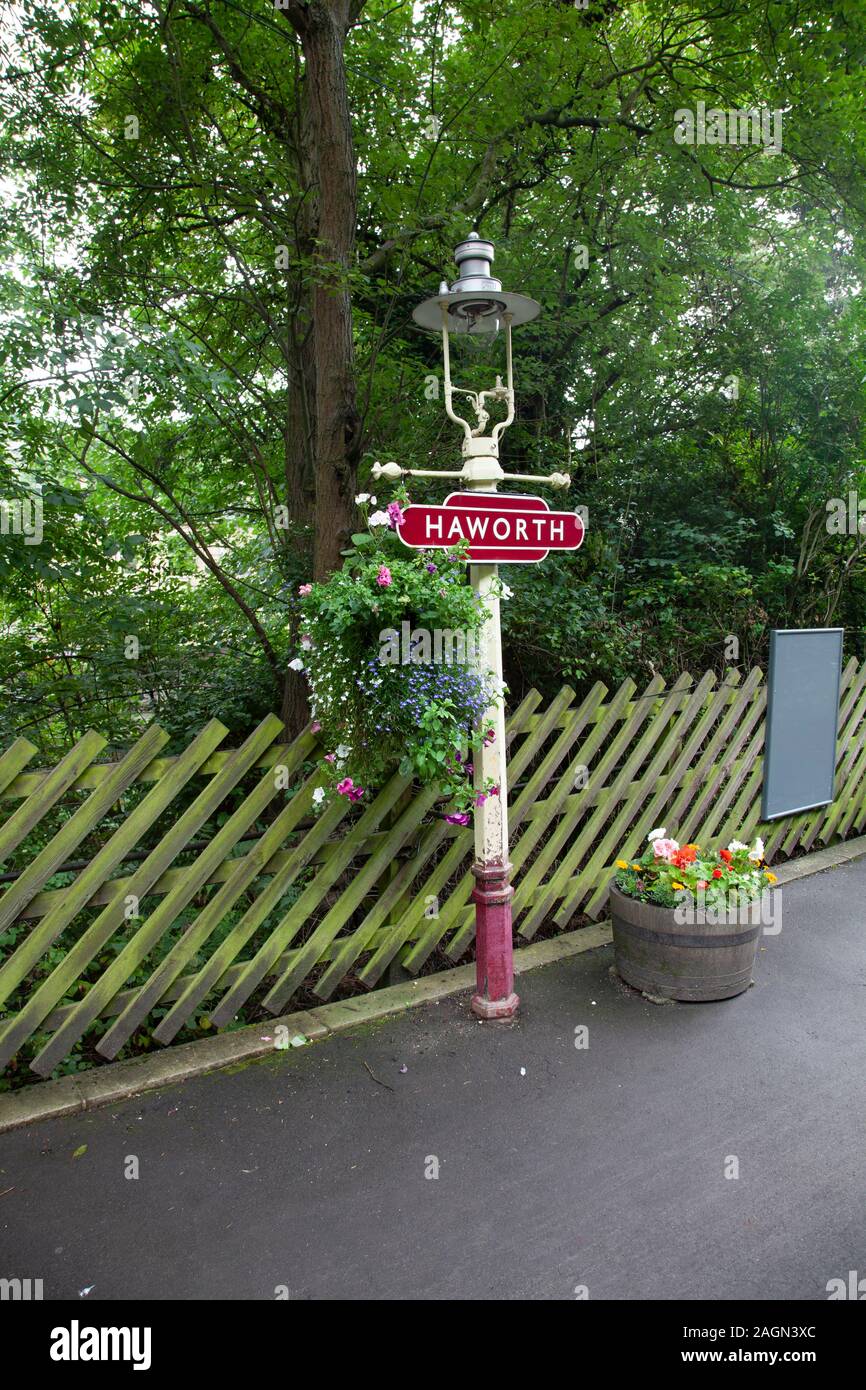 Haworth railway hi-res stock photography and images - Alamy