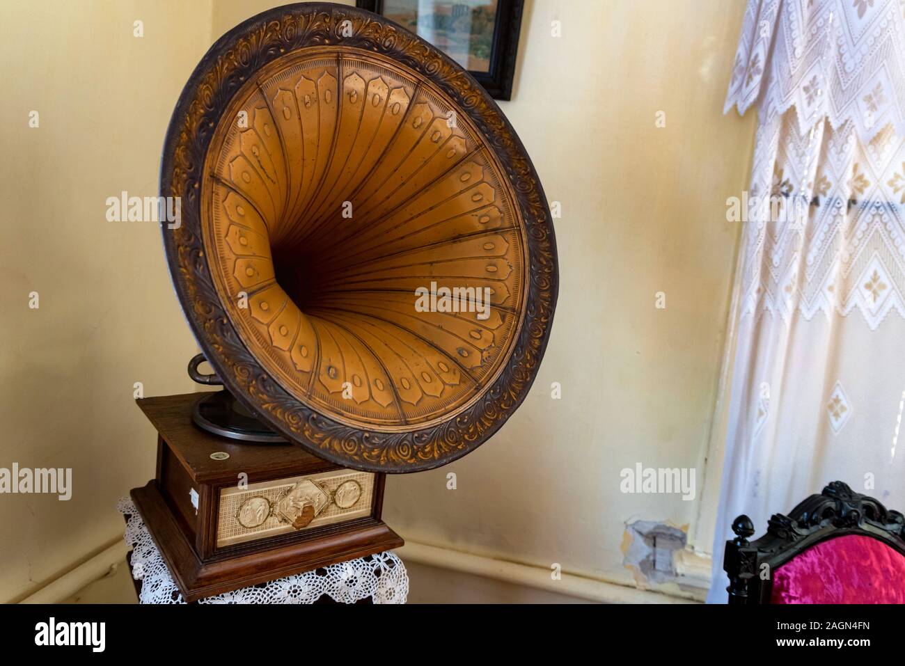 Victrola phonograph hi-res stock photography and images - Alamy